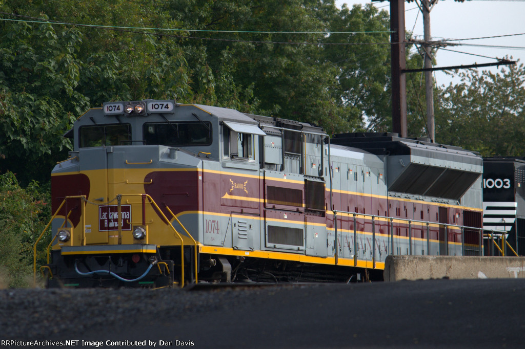 NS SD70ACe 1074 "Lackawanna"